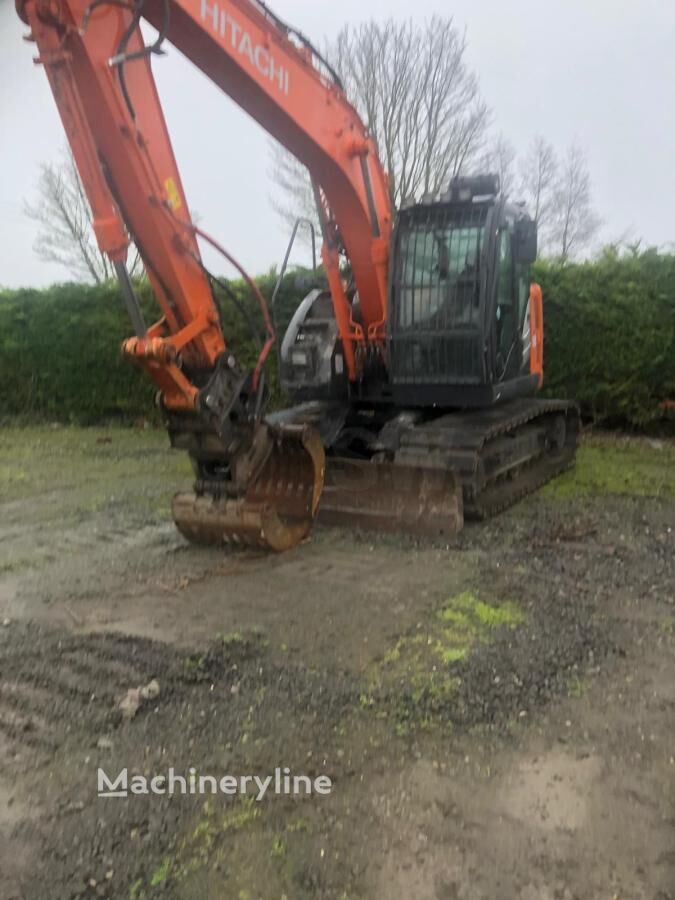 Hitachi ZX 135US bager guseničar