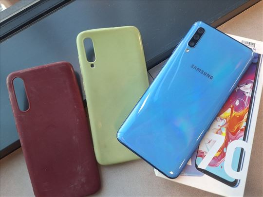 Samsung A70 dual blue 6/128GB, top stanje, 10/10