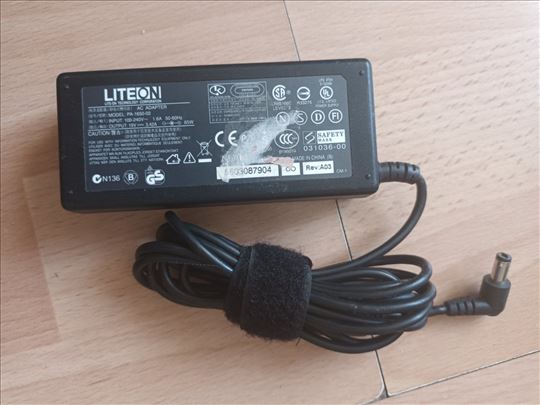 Acer i Fujitsu adapter (punjač za laptop)19V3.4A