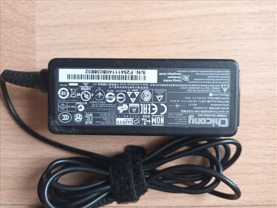 punjac za laptop 19V 2,1A