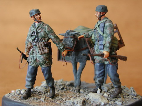 CMK F35032 German Fallschirmjäger+Donkey