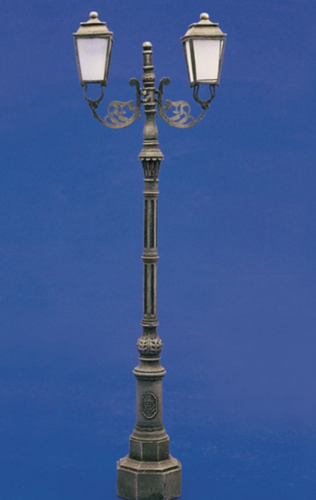 Royal Model di R. Reale 055 Double antique street lamp