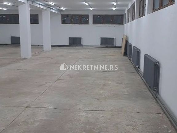 Magacin 350m2 u Novoj Pazovi