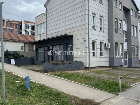 Izdajem lokal u Surčinu pored NLB Banke