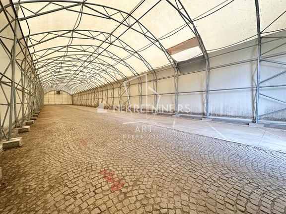 Hala Dobanovci, 600m2, odlična lokacija ID#11775