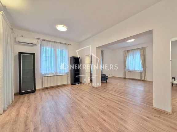 Kuća sa velikim dvorištem, mereno 300m2 ID#13977