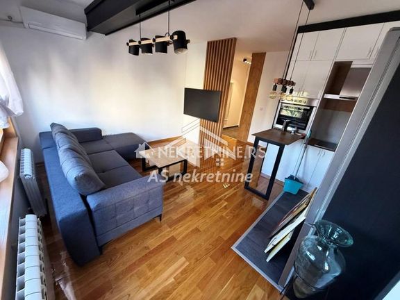 Vračar, Južni bulevar, 3.0 stan, 56m2, 1100 EUR
