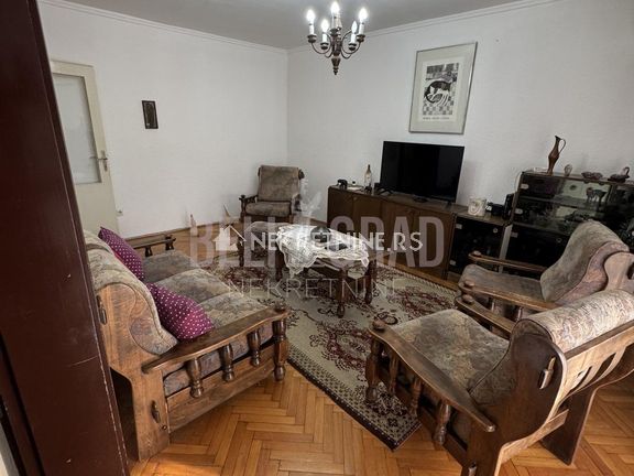 Pere Velimirovića, duplex, centralno grejanje