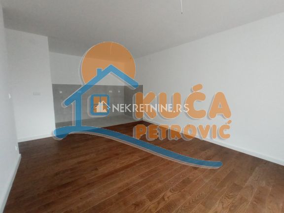 Izdaje se neuseljavan poslovni prostor u novom kompleksu Planet Residence, 76m2
