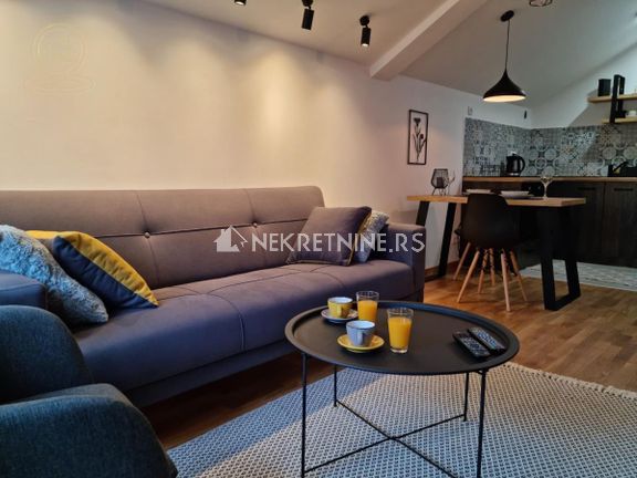 Izdavanje stanova Novi Sad – Grbavica, moderno opremljen 1.5 soban stan 38m², odlična lokacija pet friendly
