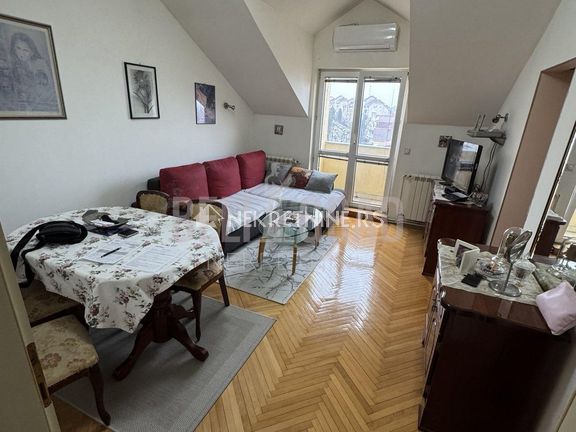Banovo brdo, Petra Lekovića, duplex