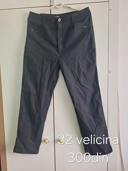 Crne klasične pantalone / Farmerke
