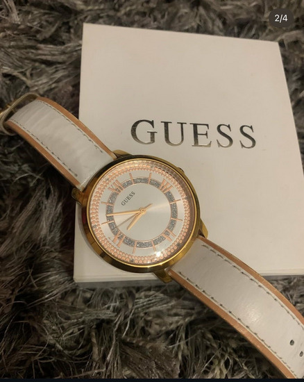 Guess sat sa belom narukvicom / original