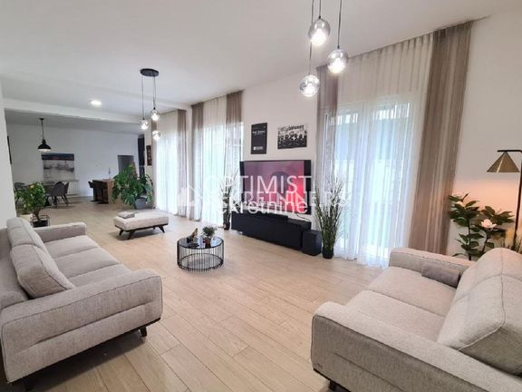 Beli dvor, Velisava Vulovića, 210m2+bašta+garaža, 5.0 ID#2556