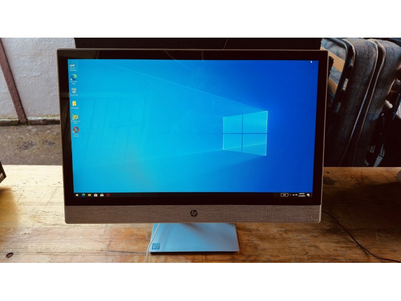 HP 24-r056nz All-in-One računar i5 7th gen TOP