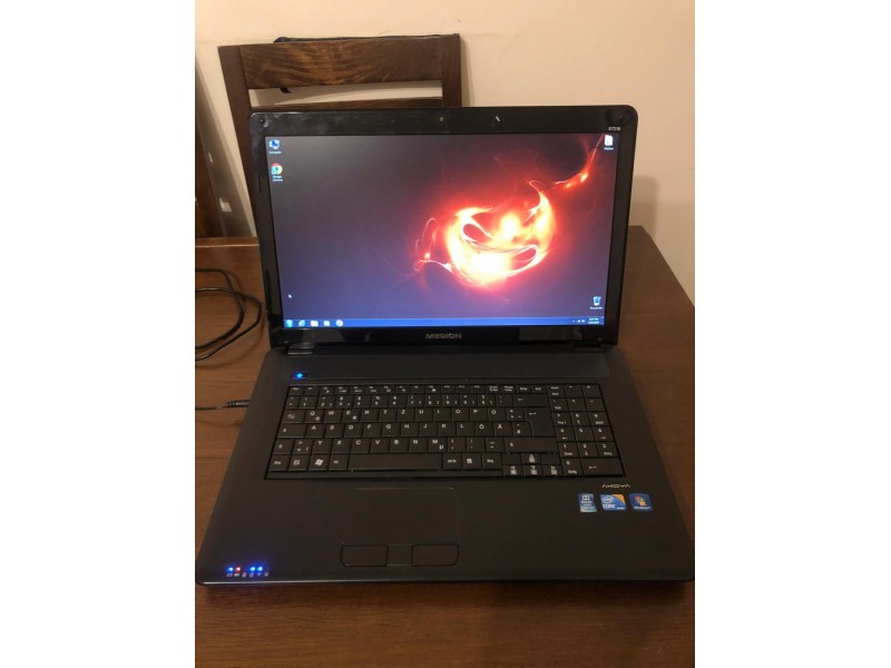 MEDION Akoya E7216 = 17.3"
