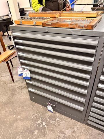 Ormar za alat
Workshop drawer cabinet with contents