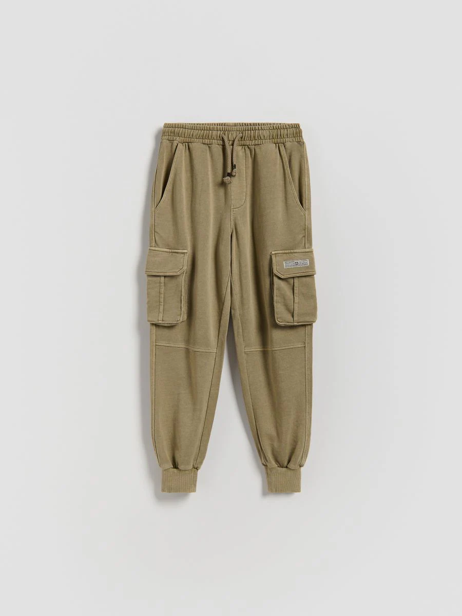 Cargo jogger pantalone ispranog izgleda