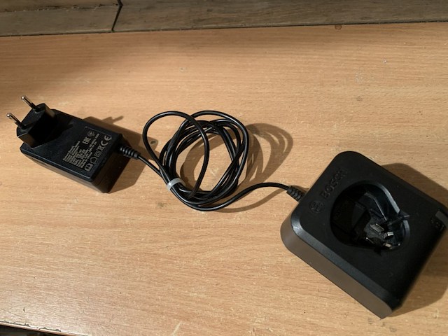 Bosch punjač GAL 12V-20 original