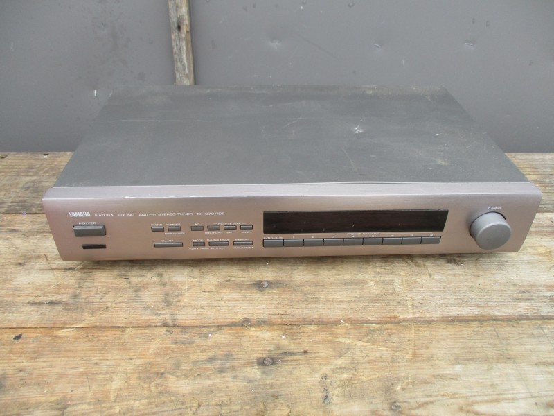 YAMAHA TX-670RDS AM-FM stereo tuner -citaj opis