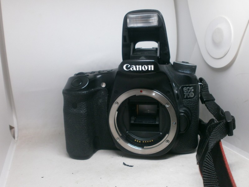 Canon 70D telo