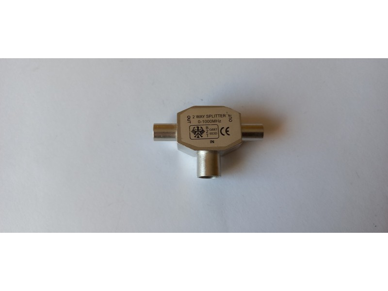 NOVO! 2 Way Splitter 0-1000 MHz BZT G687 653D