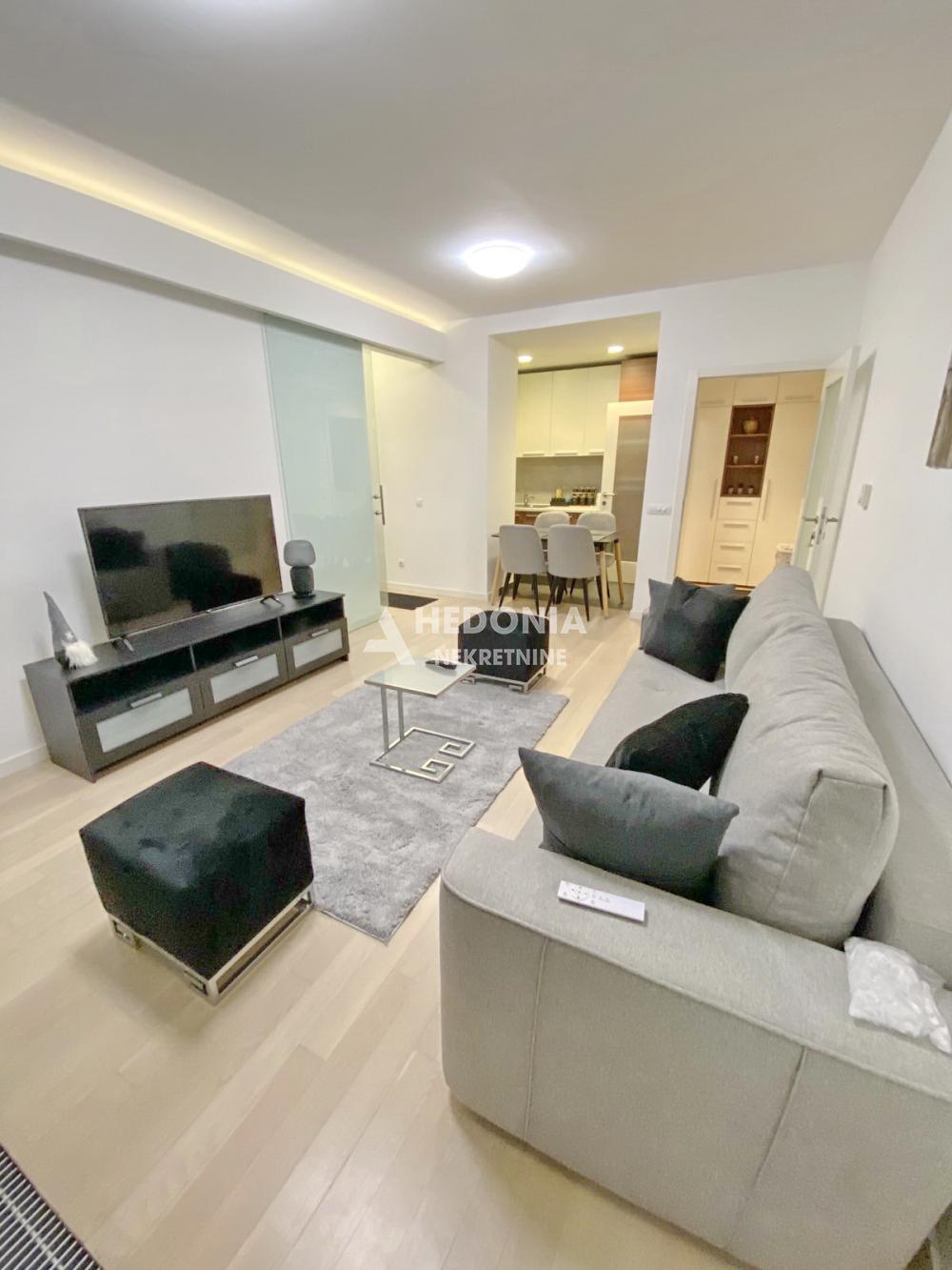 West 65, izdavanje, noviji, 2.0, namešten ID#9415
950 €