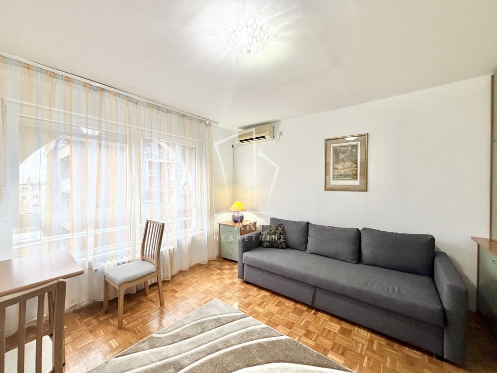 Garsonjera na odličnoj lokaciji ID#14112
450 €