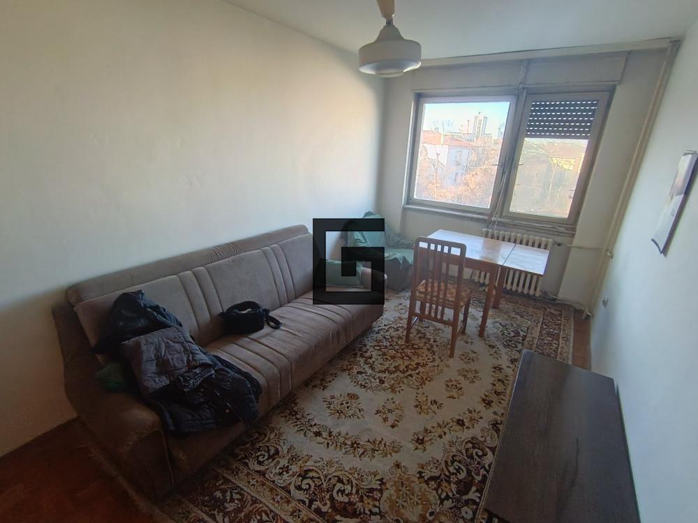 Zemun-Centar, svetao stan orijentisan prema parku, 58m2 ID#1939
215.000 €