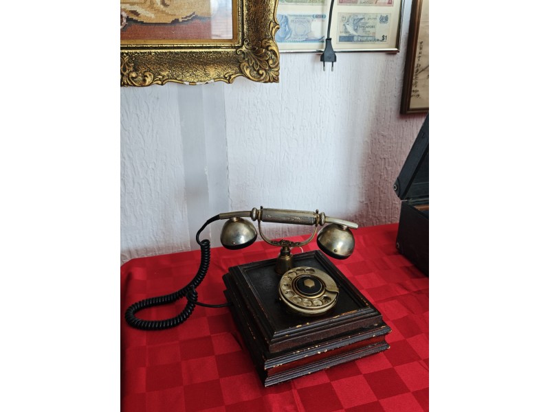 Stari telefon