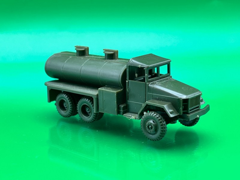 1:87 DDR cisterna VEB 6x6 Tankwagen [C-13]