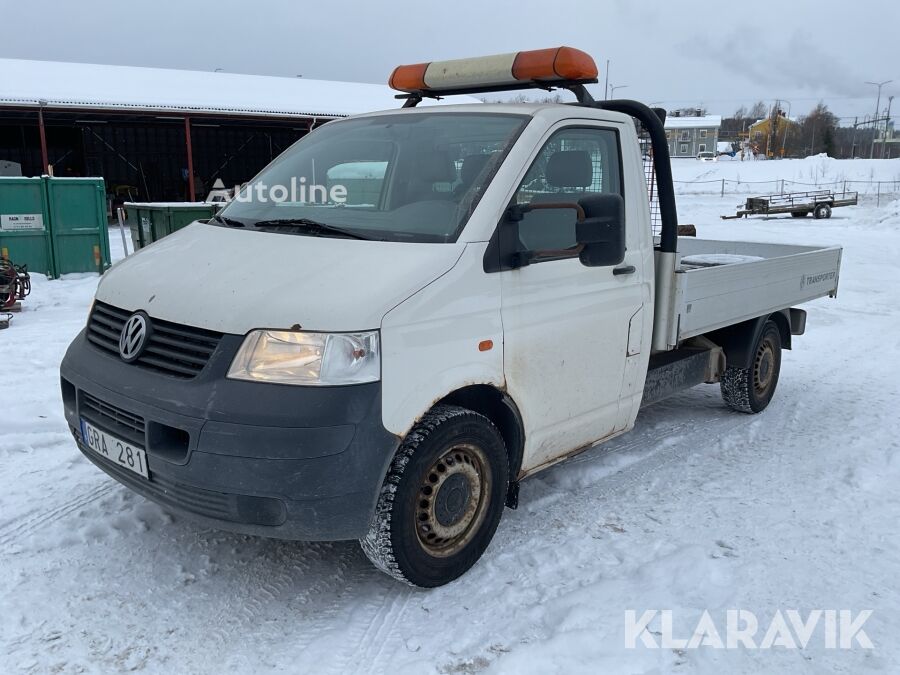 Prodaje se Volkswagen Transporter kamion s ravnom platformom < 3.5t na aukciji