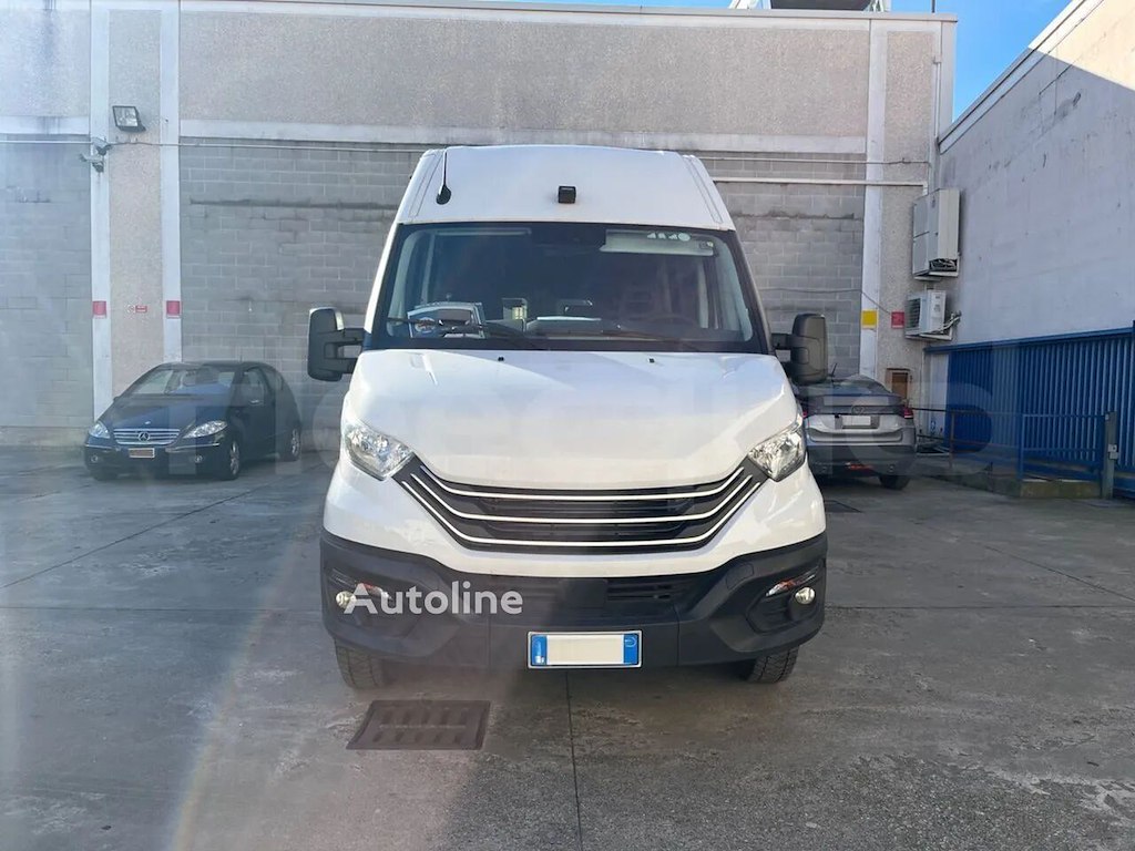 Prodaje se IVECO Daily putnički minibus na aukciji