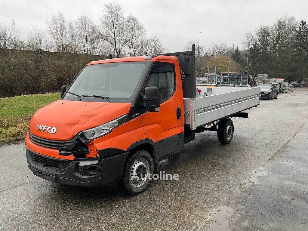 Prodaje se IVECO Daily kamion s ravnom platformom na aukciji
