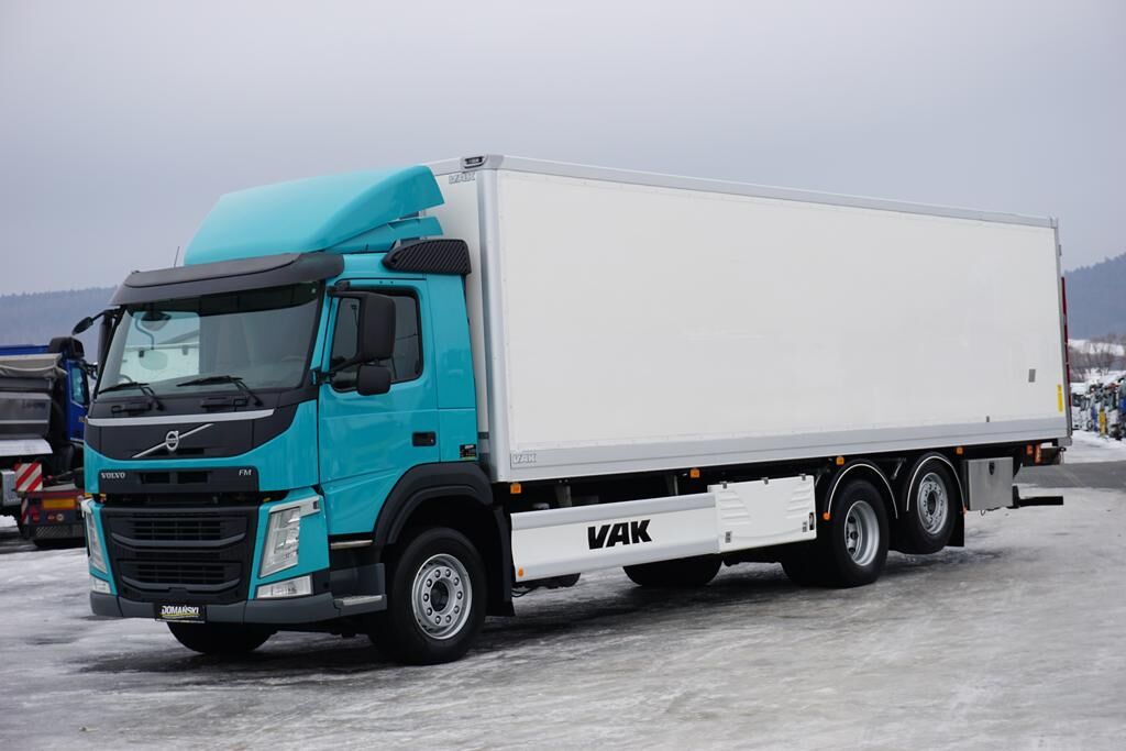 Volvo FM / 330 / E 6 / CHŁODNIA + WINDA / 23 PALETY / OŚ SKRĘTNA / DŁ kamion hladnjača
