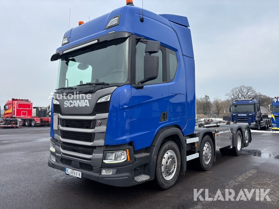 Prodaje se Scania R500 rol kiper sa kukom na aukciji