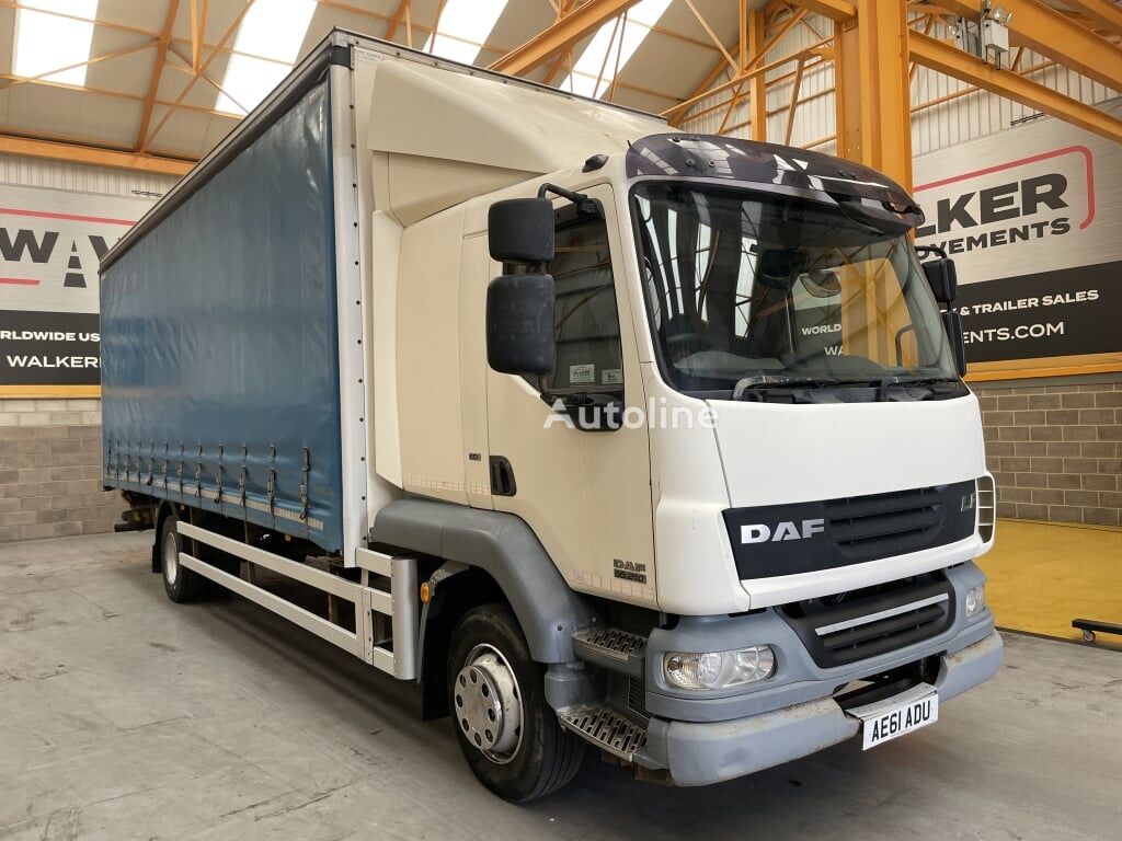 DAF LF55 - AE61 ADU kamion sa klizna zavesa cerada