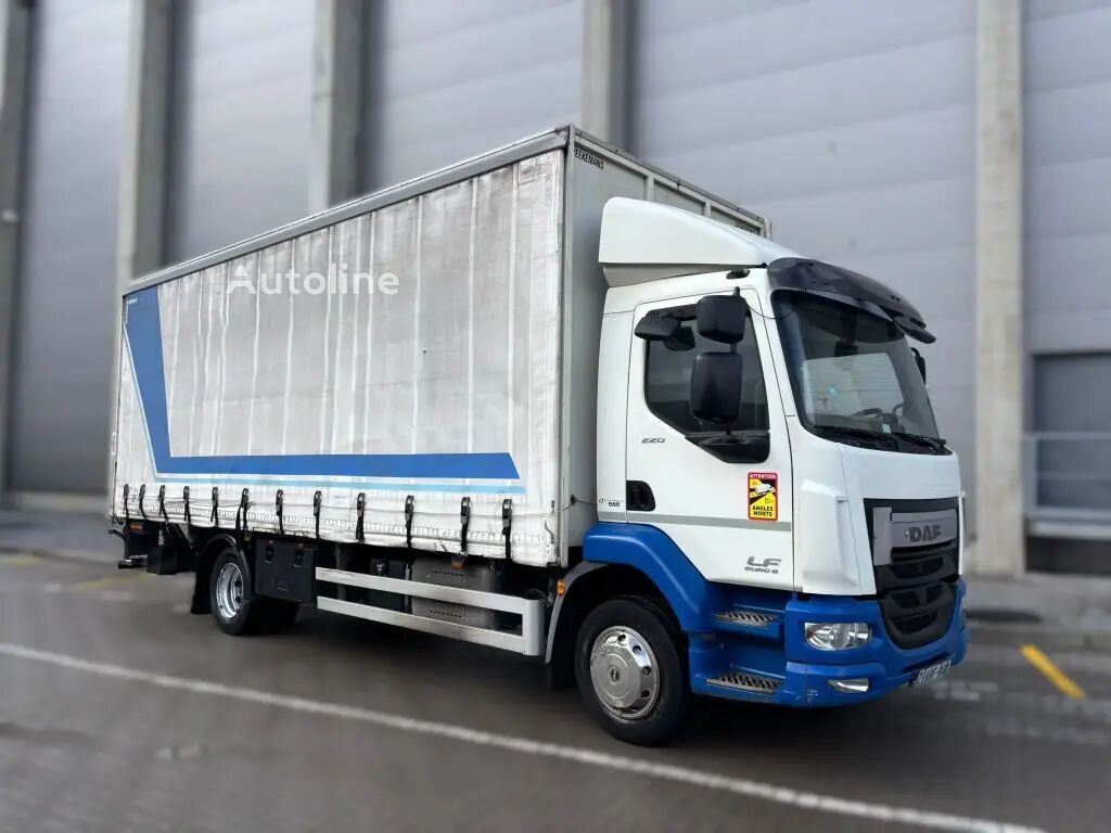 DAF LF 220 kamion sa klizna zavesa cerada