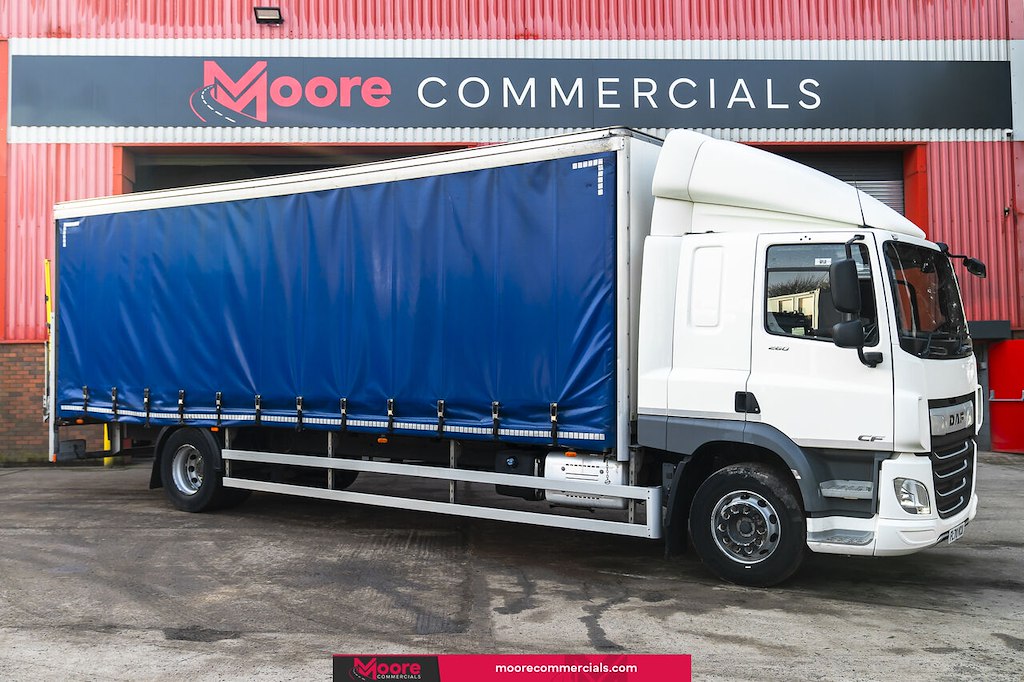 DAF CF 260 FA 18T 28FT Sleeper Cab kamion sa klizna zavesa cerada