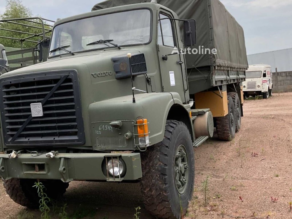 Prodaje se Volvo N10 6x4 cargo kamion s ceradom na aukciji