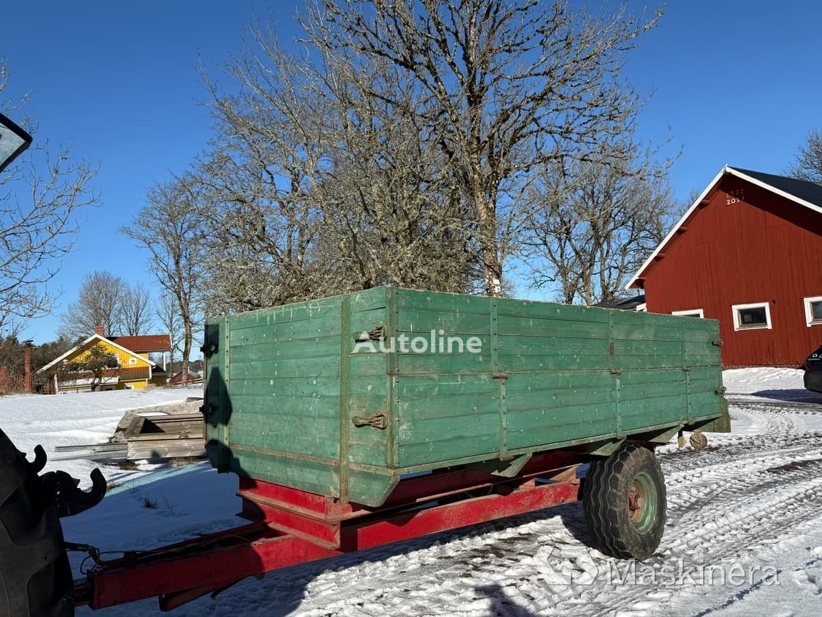 Prodaje se prikolicu kiper na aukciji