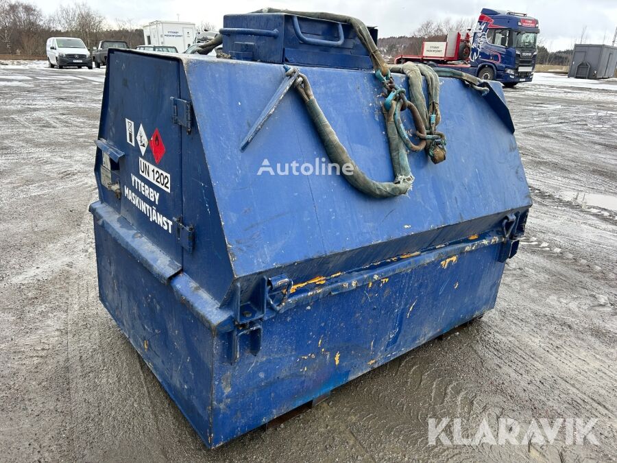 Prodaje se Dieseltank Färmartanken 1500 liter med balja rezervoar za skladistenje goriva na aukciji