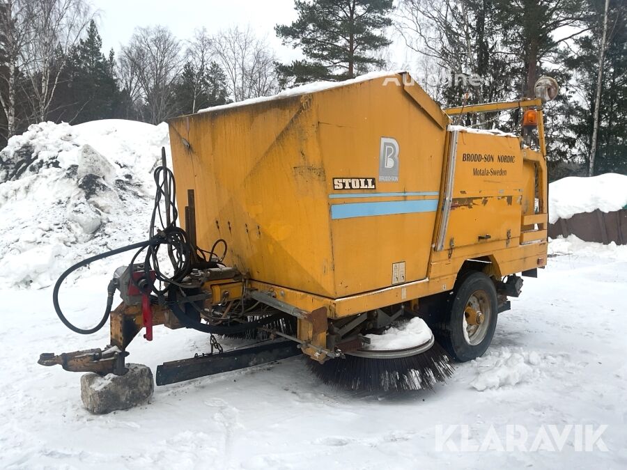 Prodaje se Brodd-Son Nordic vozilo za čišćenje ulica na aukciji