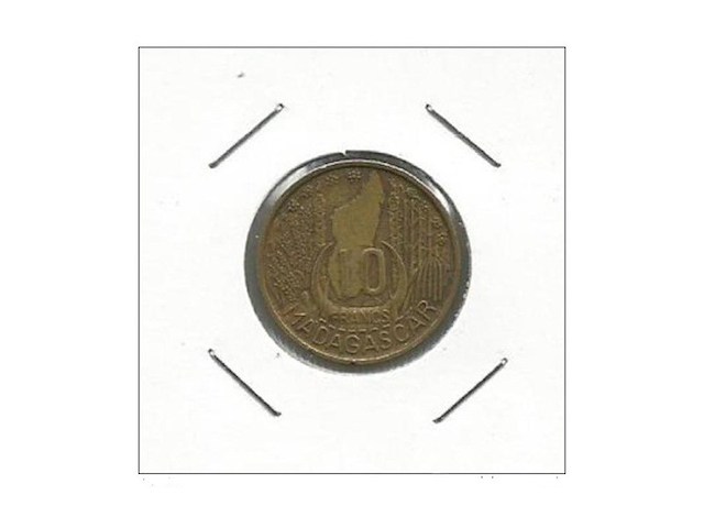 b8 Madagascar 10 francs 1953. KM#6