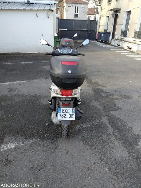 Prodaje se Piaggio skuter na aukciji