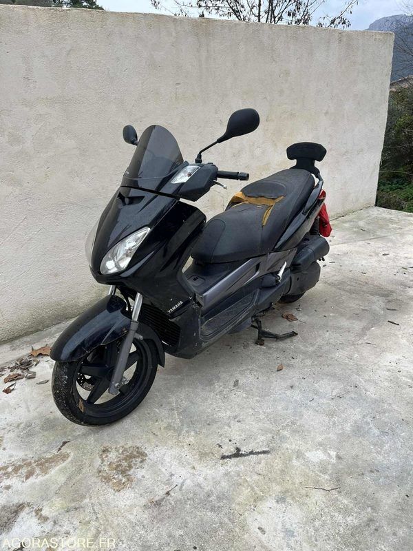 Prodaje se Yamaha X MAX 125 skuter na aukciji