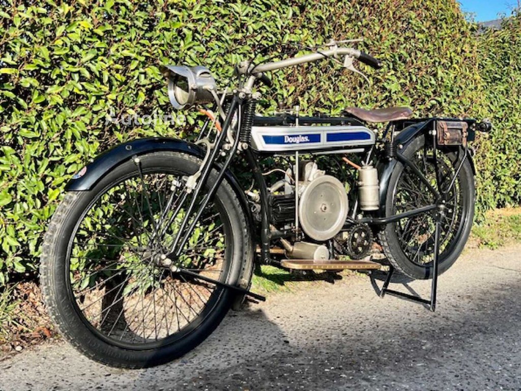Prodaje se 1923 Douglas 2 3/4HP moped na aukciji
