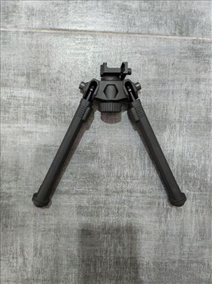 Bipod za pikantini šinu 22mm ide i na cev.