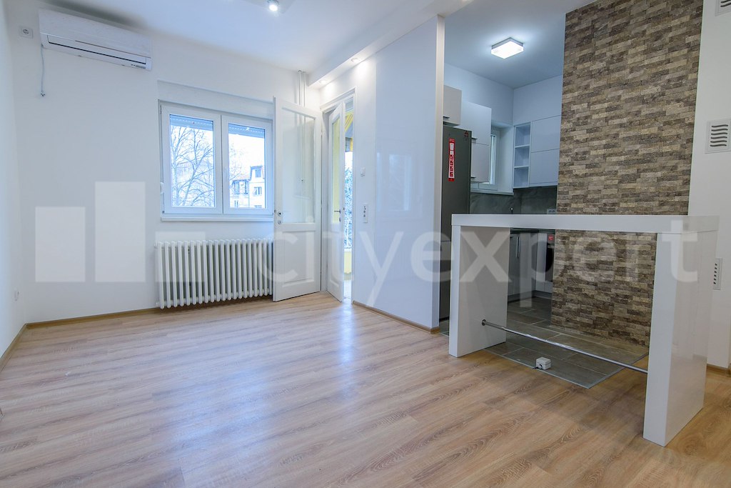 Stan za izdavanje BEZ PROVIZIJE: Trosoban, 64m², Palackova, Savski venac - 750€