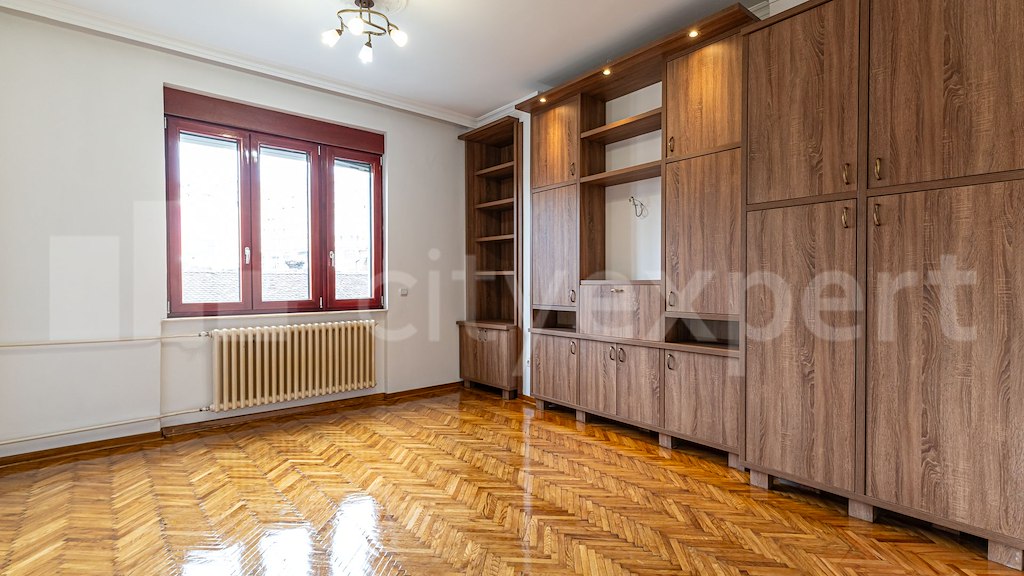 Stan za izdavanje BEZ PROVIZIJE: Trosoban, 71m², Crnogorska, Savski venac - 1000€